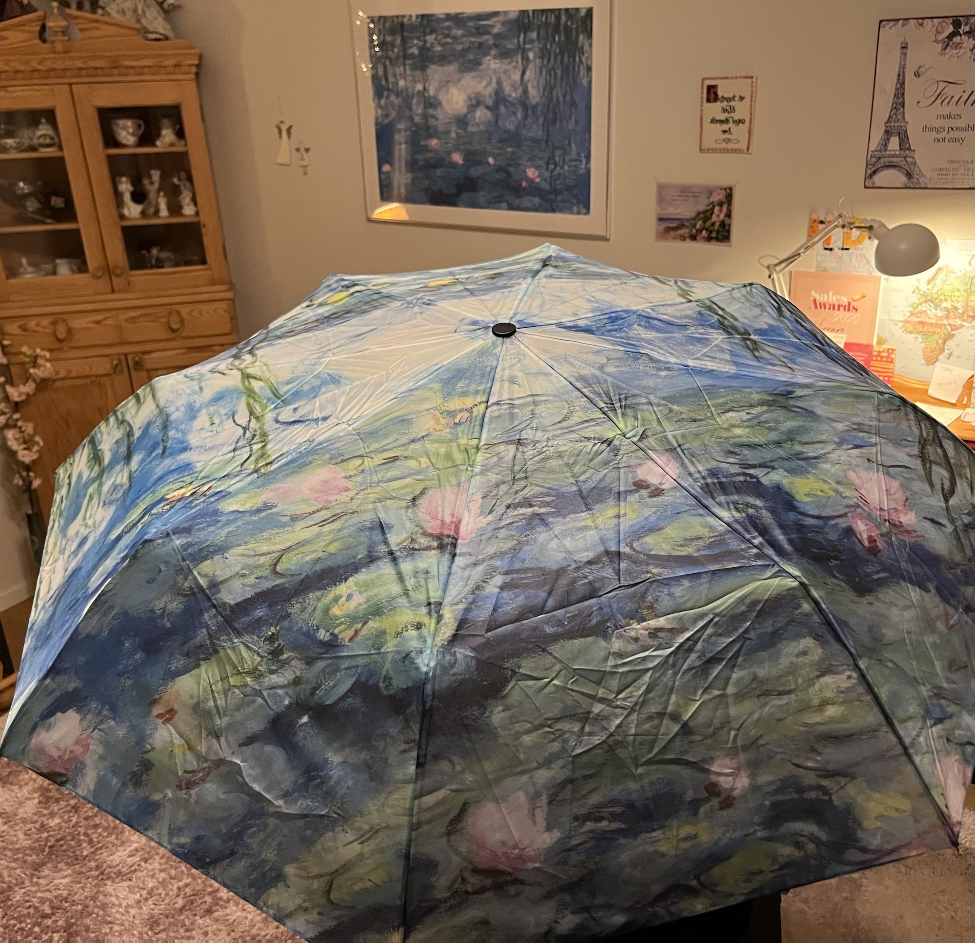 Snyggt och praktiskt paraply som ger minnen – Förnöjsamhet och ...